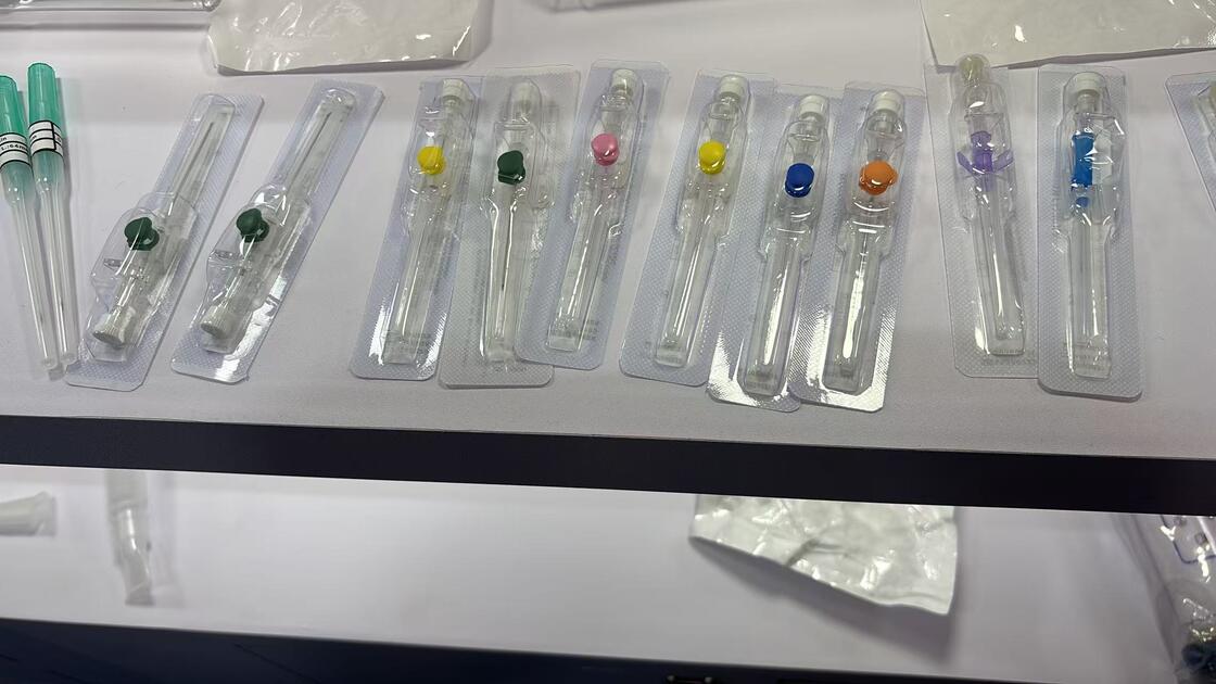 Disposable IV Cannula with Winged Design, 14G-26G Sizes, and ...